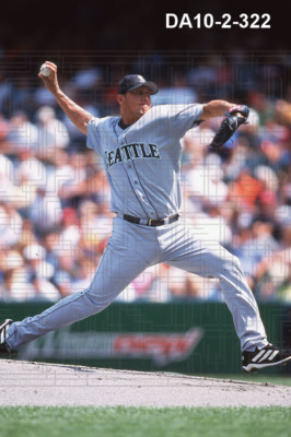 Freddy Garcia - 2002 Seattle Mariners - 35mm color slide - DA10-2-322 ...