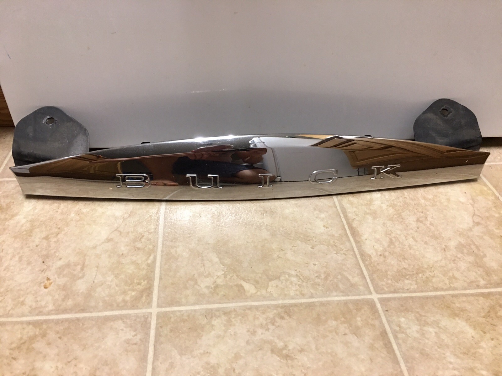 2004 2005 2006 2007 Buick Rainier Front Hood Center Molding Trim Chrome ...