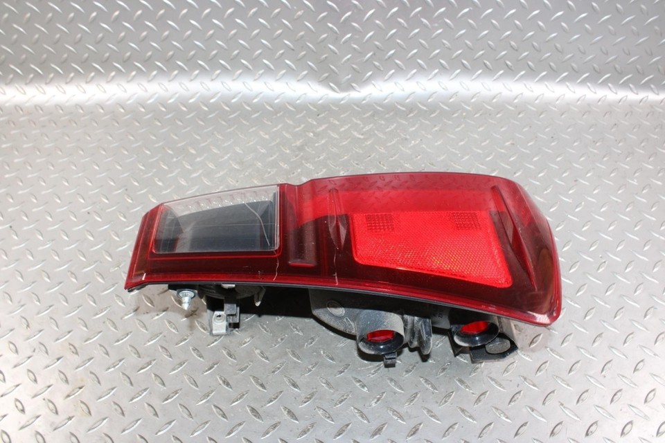 18-23 Tacoma *SCUFFS* Passenger RH Taillight Tail Light Lamp Lens OEM ...