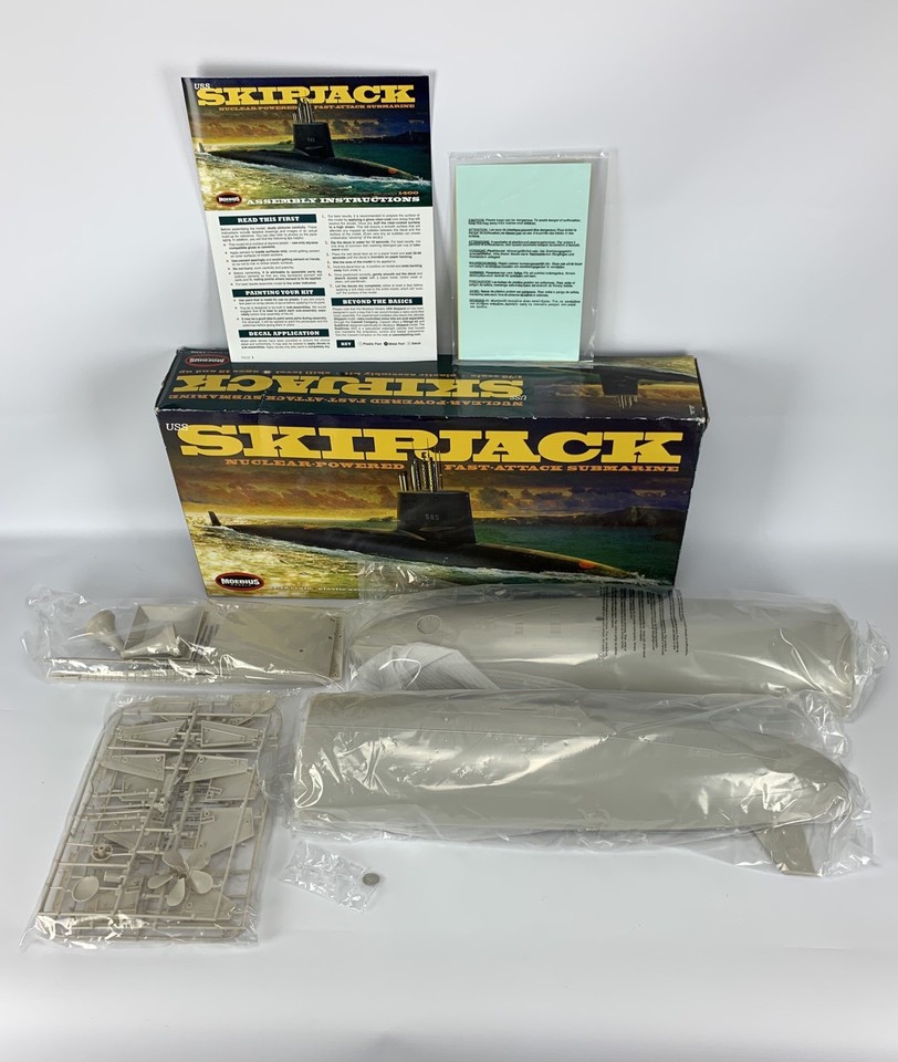 USS 585 Skipjack Moebius Models 1:72 Scale Kit Submarine 42” Display ...