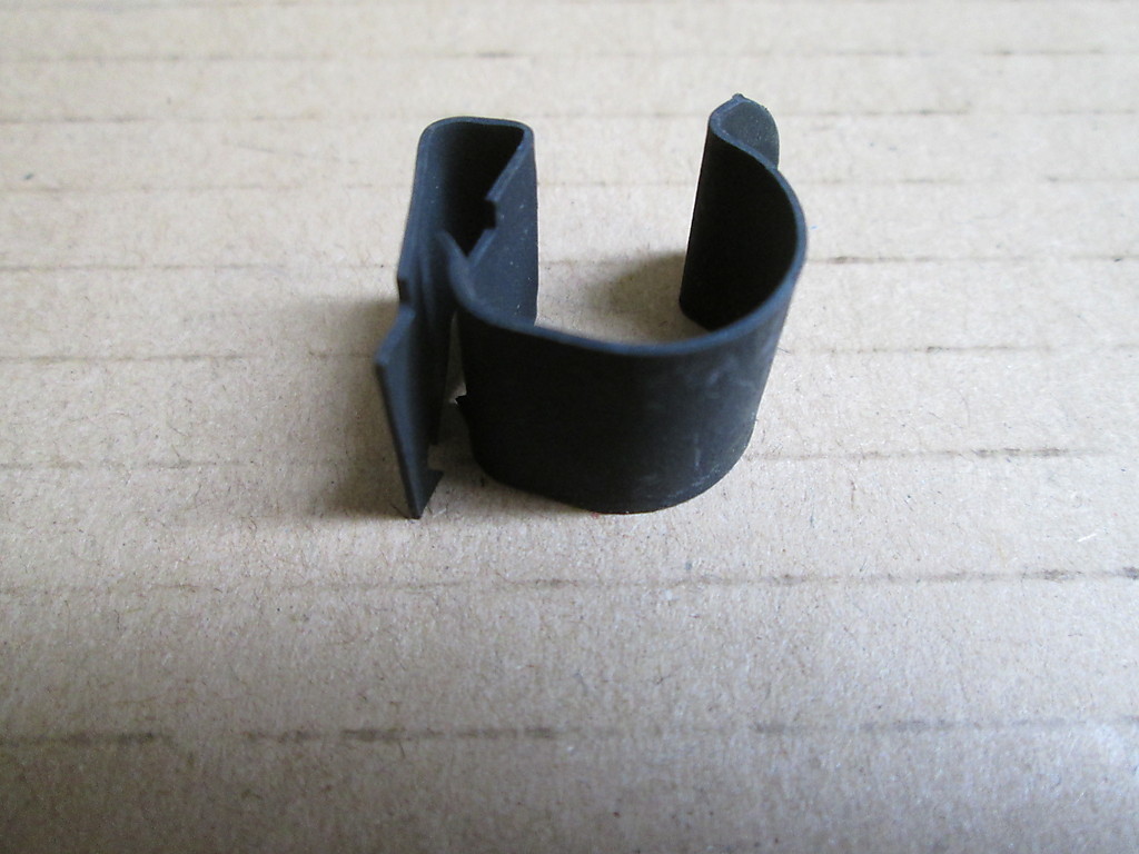 CHASSIS CLIPS LOON & CABLE JOB LOT OF X 30 STEEL NEW ( T 27 ) | eBay