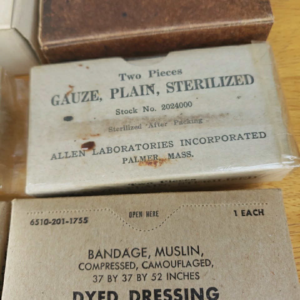 Lot Of 20 WW2 & 50's US First Aid Dressings, Gauze, Bandages Carlisle ...