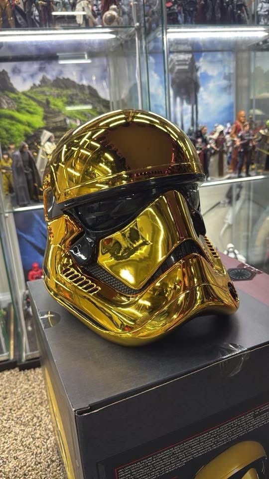 2025 Star Wars Galaxy’s Edge Commander Pyre Gold Stormtrooper Helmet ...