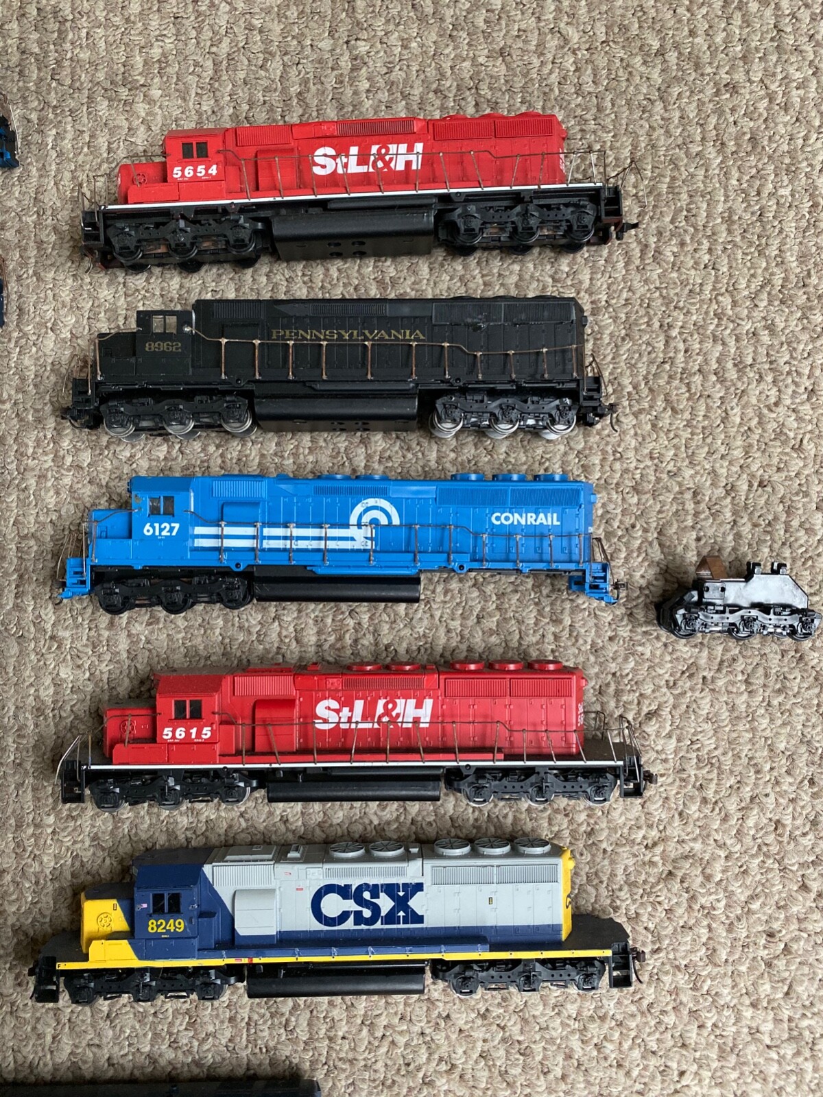 Lot of HO scale powered locomotives, cars, and track | eBay
