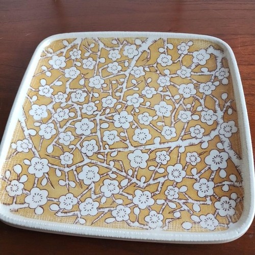 Unused Japanese square plate with plum floral pattern, pottery, 21.7cm ...