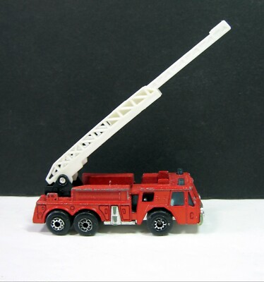 1982 FIRE ENGINE MATCHBOX Vintage Ladder Truck Moving Extends 3" Long ...