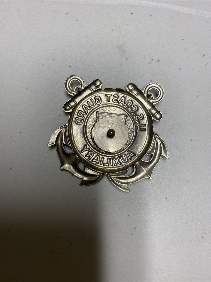 H1141 Original 1960 US Coast Guard USCG Auxiliary Metal Cap Badge IR45B ...