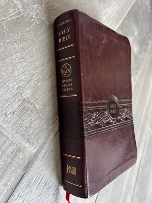 ️ MEV Bible Personal Size Large Print Cherry Brown: Modern English ...