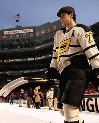Evgeni Malkin 2023 Winter Classic Walkout Pittsburgh Penguins 8x10 NHL ...