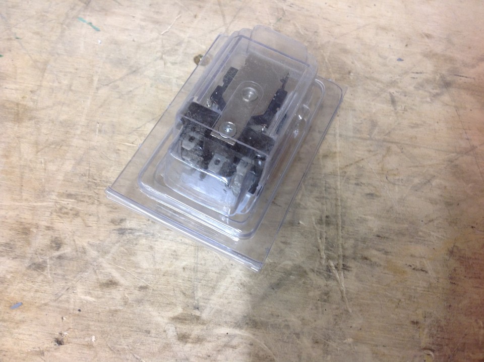 Dayton 1EHY1 Relay Latching, DPDT 16A, 240VAC, Single Coil Volts. NEW ...