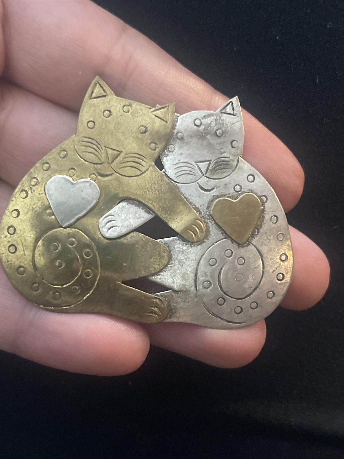 Vintage Artisan Hugging Cats Brooch Pin with hearts … - Gem