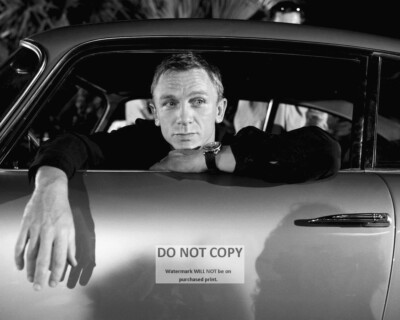 DANIEL CRAIG SITTING IN AN ASTON MARTIN JAMES BOND 8X10 PUBLICITY PHOTO ...