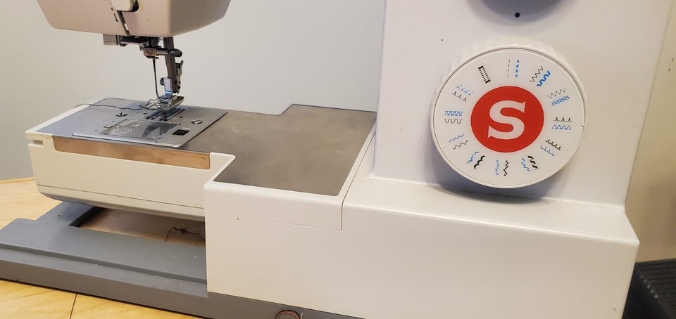 Singer Heavy Duty 44S Sewing Machine 23 Stitches new foot pedal+free ...