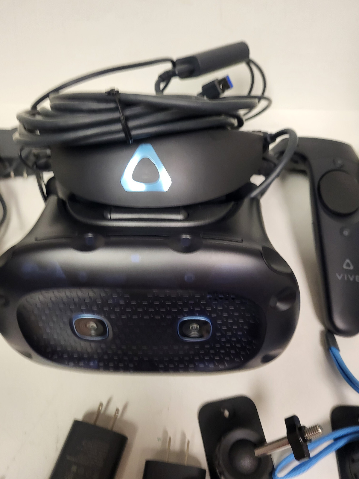 HTC VIVE Cosmos Elite VR HEADSET w/ 2 Controllers, Headset Cord ...