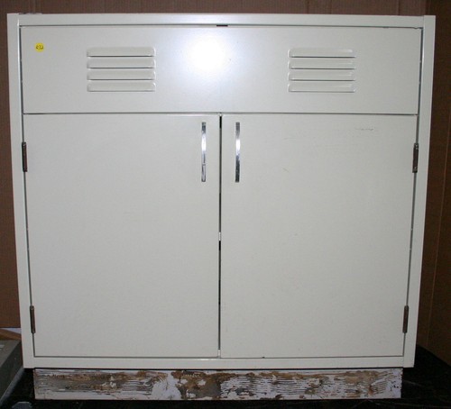 HAMILTON KEWAUNEE LABORATORY CABINETS, CASEWORK 74 FEET, $120 PER FOOT ...