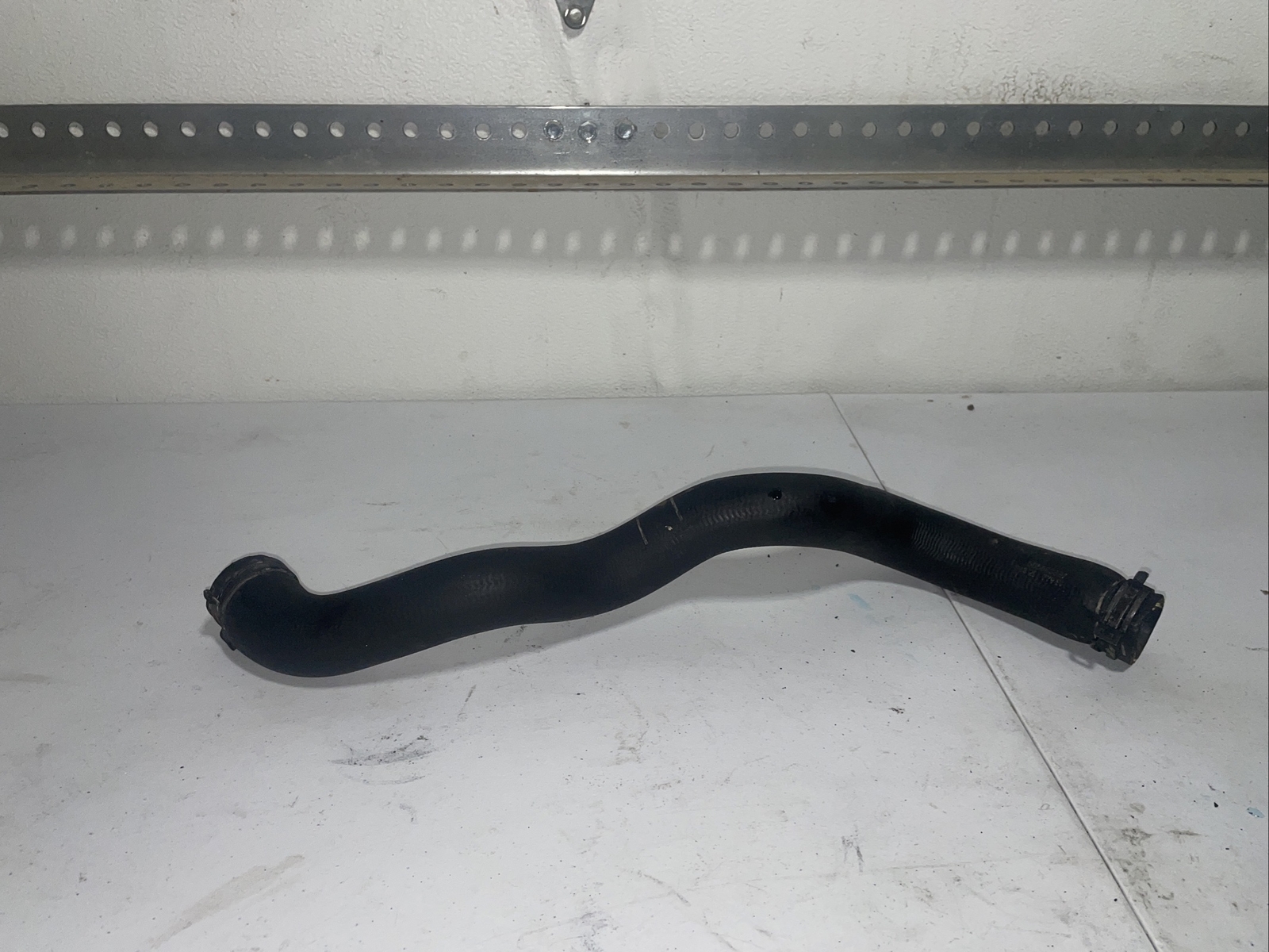 565563897 OEM GM 2016-2019 Chevrolet Cruze Radiator Hose Outlet Pipe ...