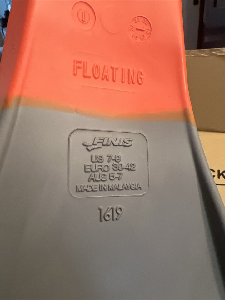 New Finis Long Floating Red & Gray Swim Flippers Fins Size US 7-9 EU 39 ...