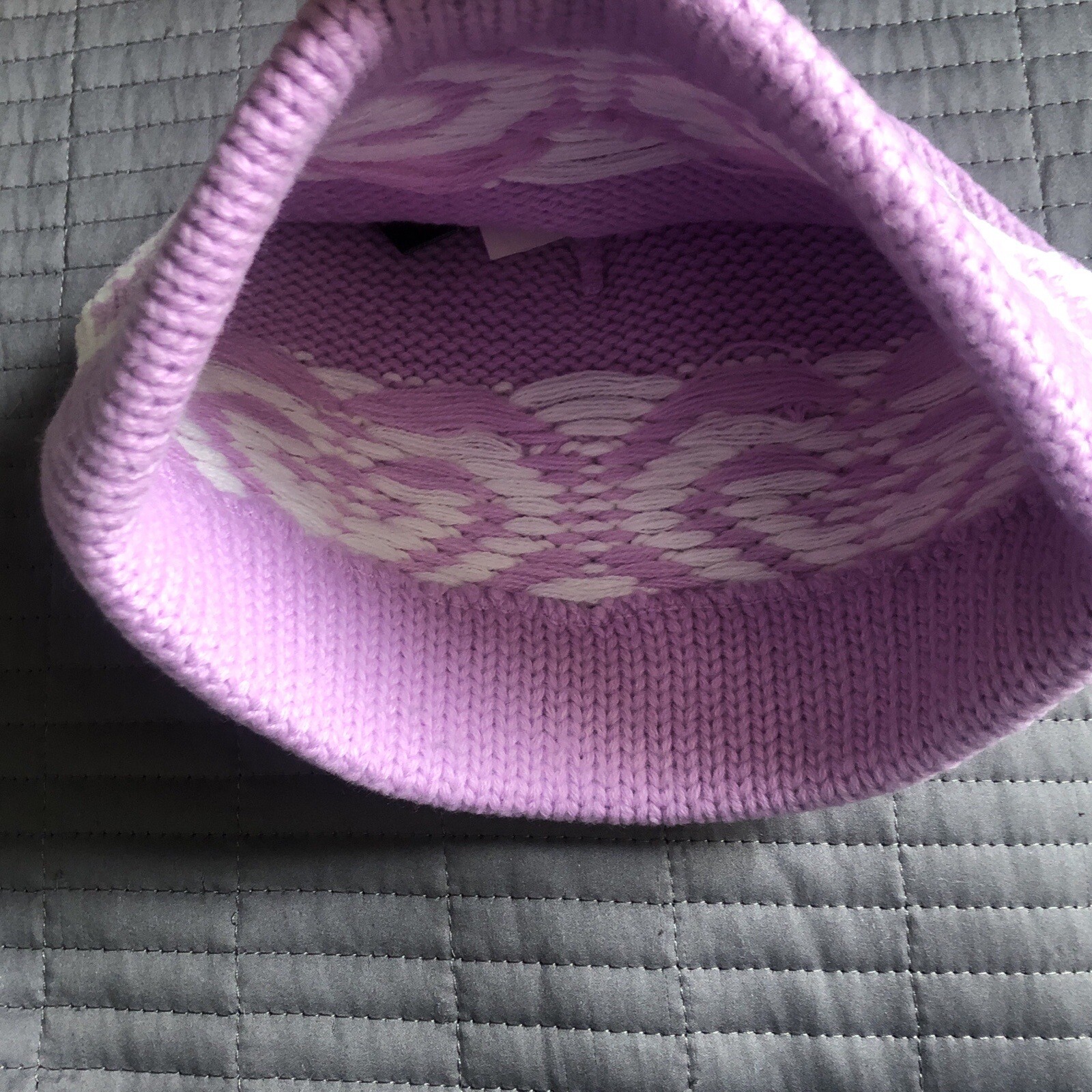 Quiksilver Roxy pink and white beanie/ winter hat, excellent condition ...