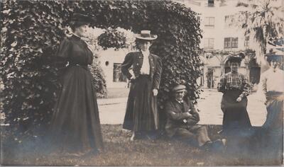 Utah’s Silver Queen Oakwood 1905 Susanna (hat) And Friends Garden Utah ...