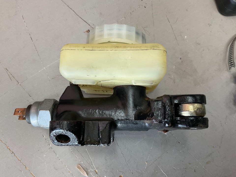 BMW Airhead R100 17mm Under Tank Dual Disc Master Cylinder | eBay