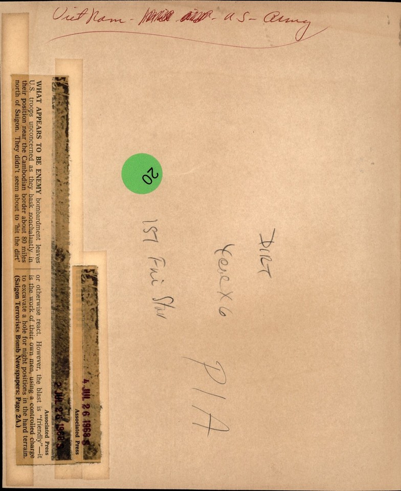 LG35 1968 AP Wire Photo U.S. ARMY SOLDIERS BLAST OUT FOXHOLE BUNKERS ...