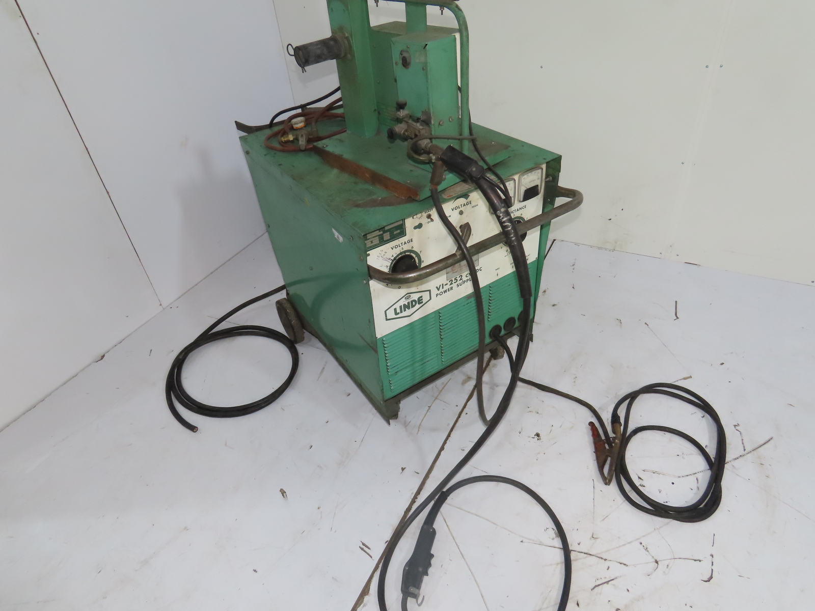 Linde VI-252 250A Amp DC Welder Package with Mig-31A Wire Feeder Tweco ...