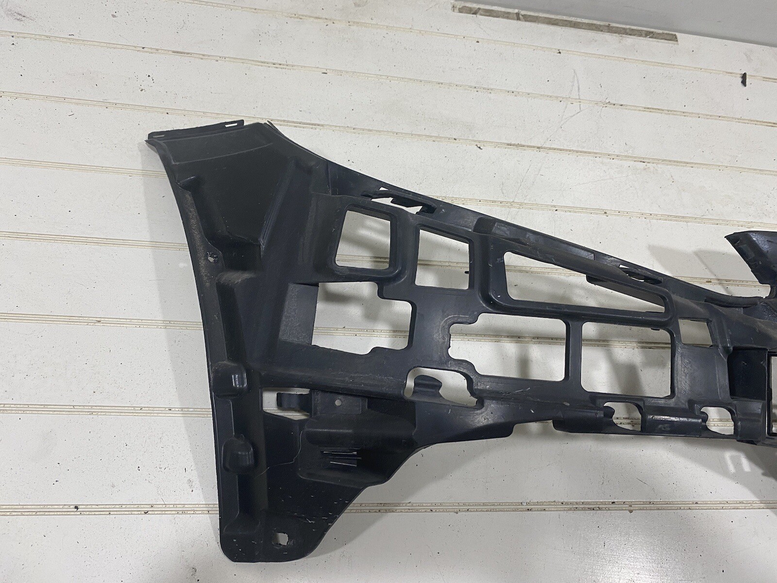 2015-2018 Genuine MERCEDES C CLASS W205 Front Bumper Mount Right ...