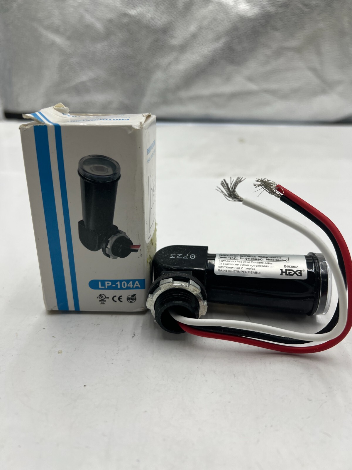 LP-104A Indoor/Outdoor 120V Adjustable Swivel Mount Photoelectric ...