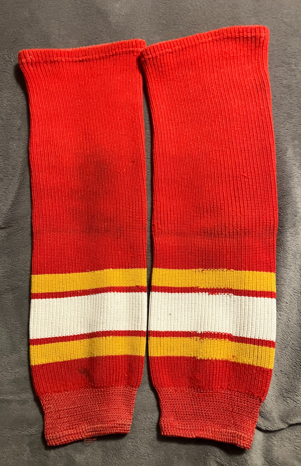CALGARY FLAMES NHL HOCKEY PAIR OF HOCKEY SOCKS, VINTAGE, 21", CIRCA ...