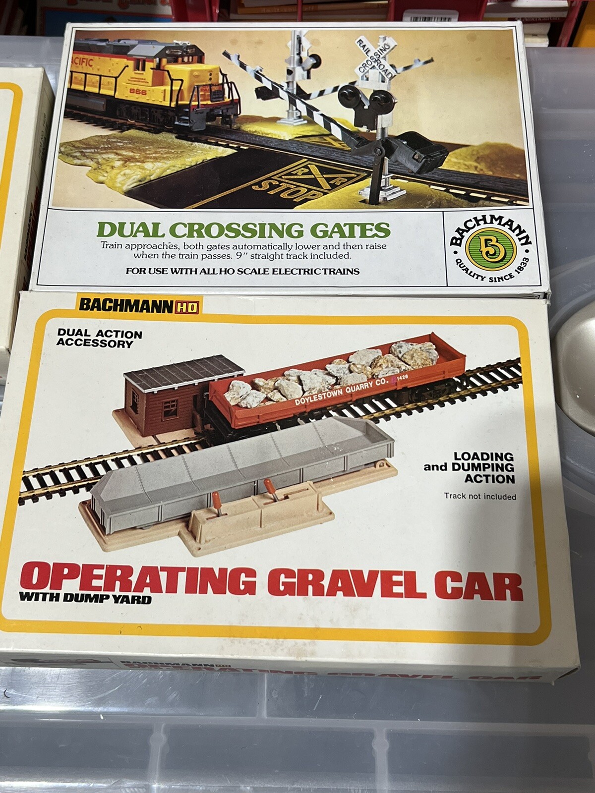 Bachmann Ho Scale Operating Gravel Car Yard 1426 caboose Dual Crossing ...