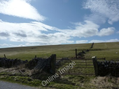 Photo 6x4 Waggon Low Crowdecote Gate, tumbledown walls and dewpond ...