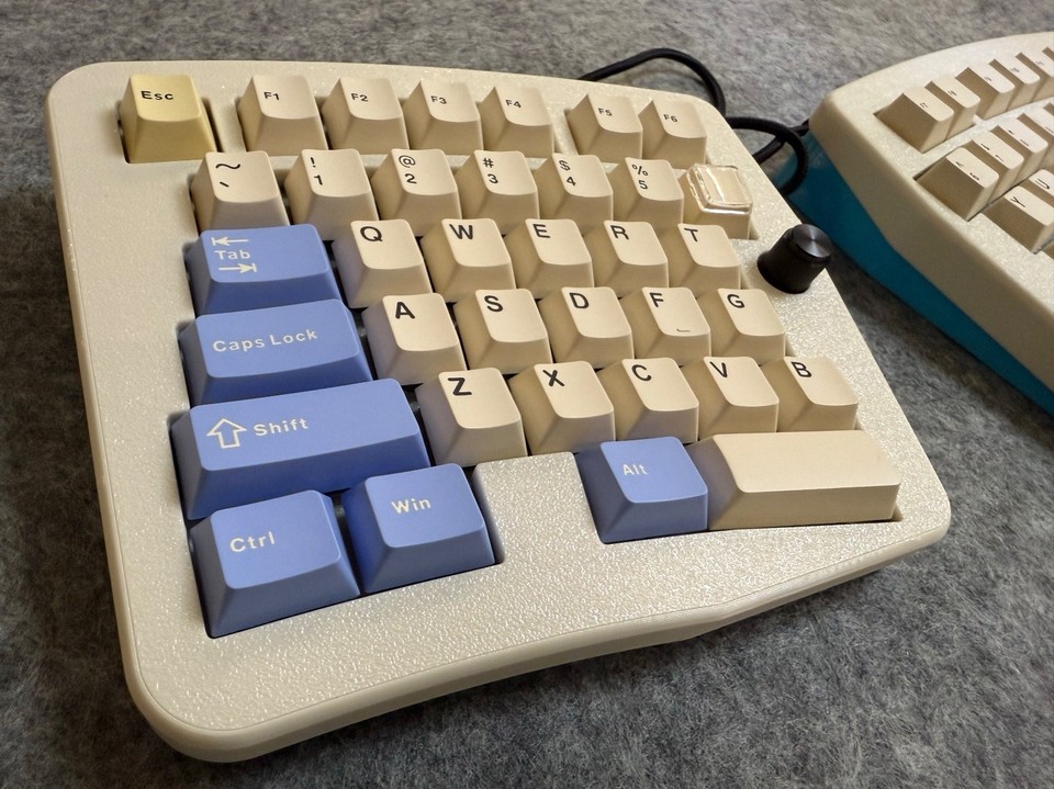 Retro Alice Layout Mechanical Keyboard | Hot-Swap | QMK vial | Wired ...