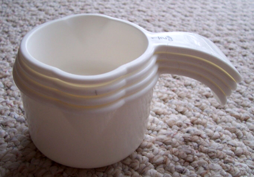 TUPPERWARE Measuring Cups with Curved Handle White Set Of 4 1/2, 2/3, 3 ...