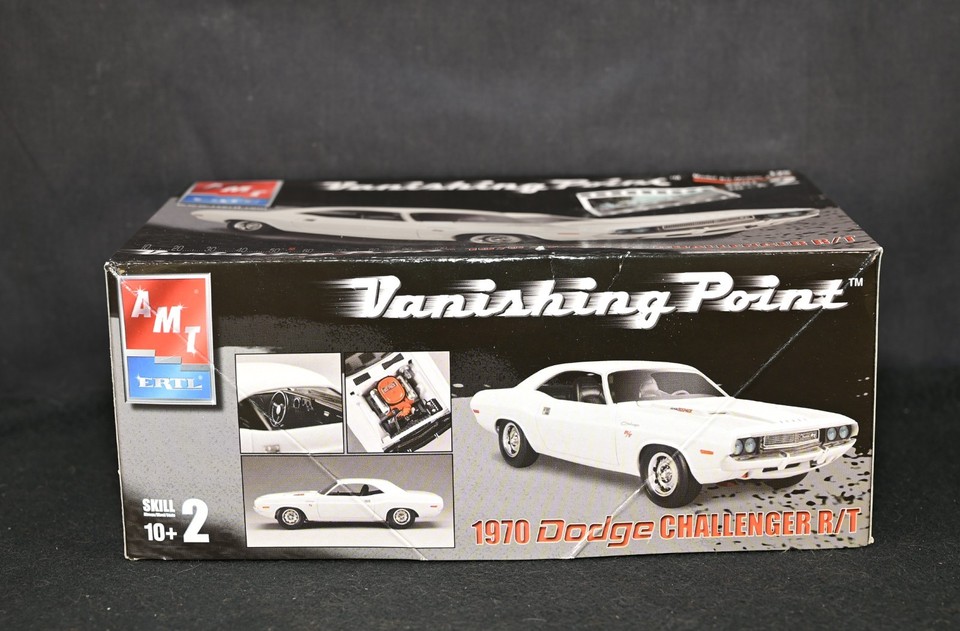 AMT Vanishing Point 1970 Dodge Challenger R/T 1:25 Scale Model Kit ...