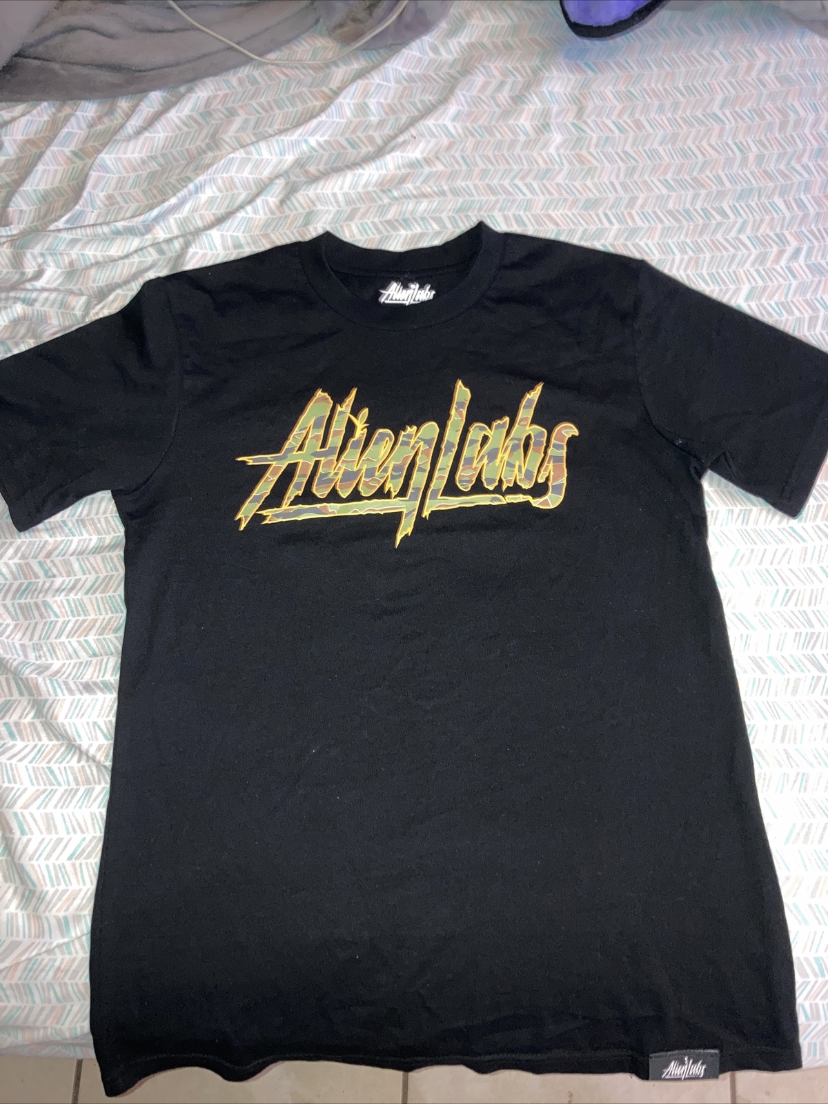 Alien Labs I Want To Believe Camo Logo Shirt - Size Small | eBay