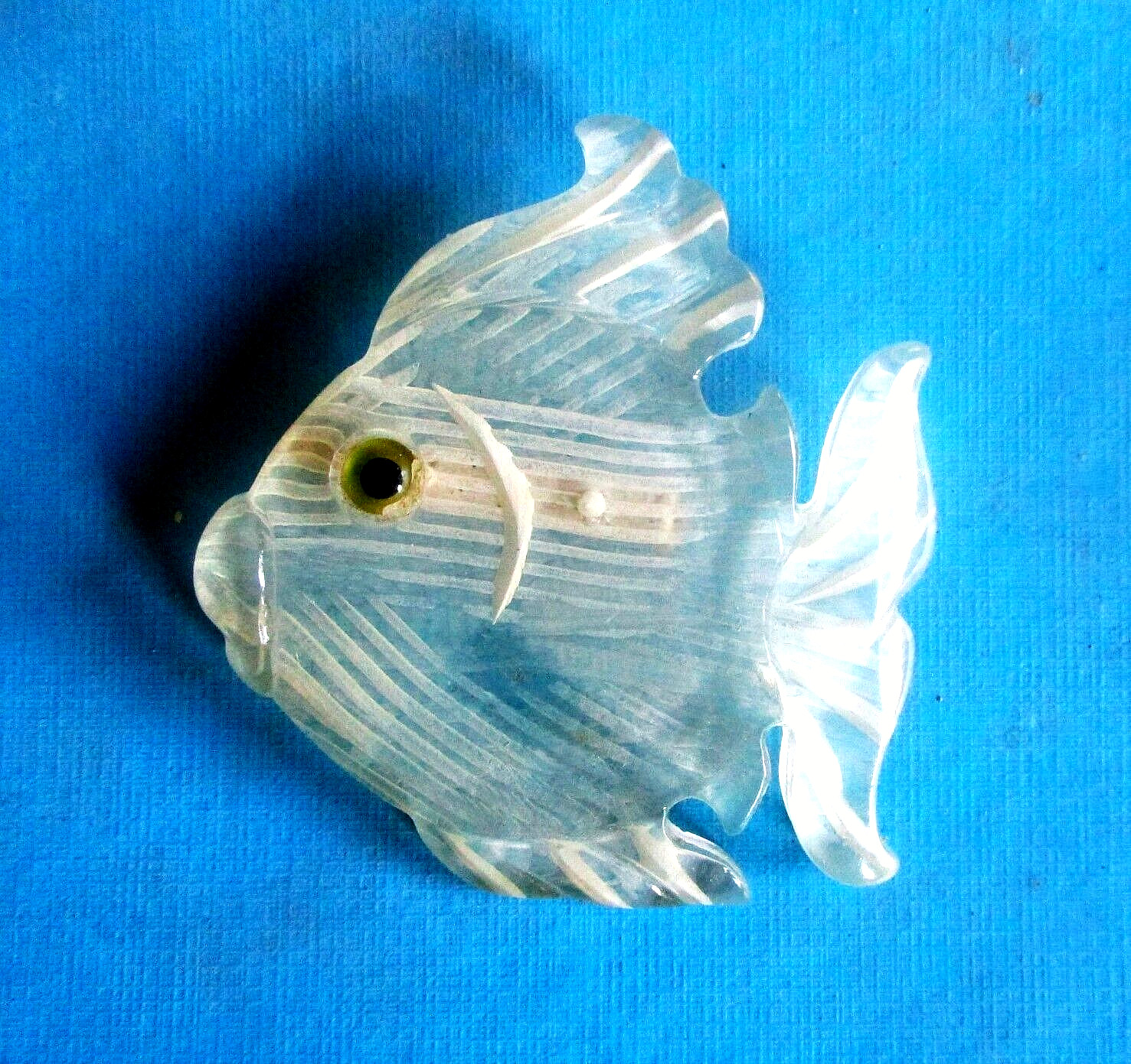 VINTAGE 1940'S REVERSE CARVED LUCITE FISH BROOCH - USA - Gem