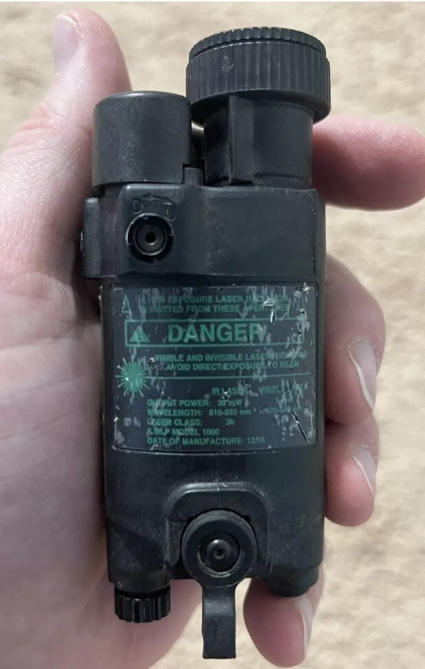 AN/ PEQ-14 Integrated IR/Visible Laser & White Light IR ILLUMINATOR ...