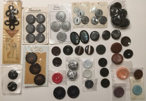 VINTAGE LOT OF LARGE BUTTONS FOR COATS AND JACKETS LARGE VARIETY OF ...