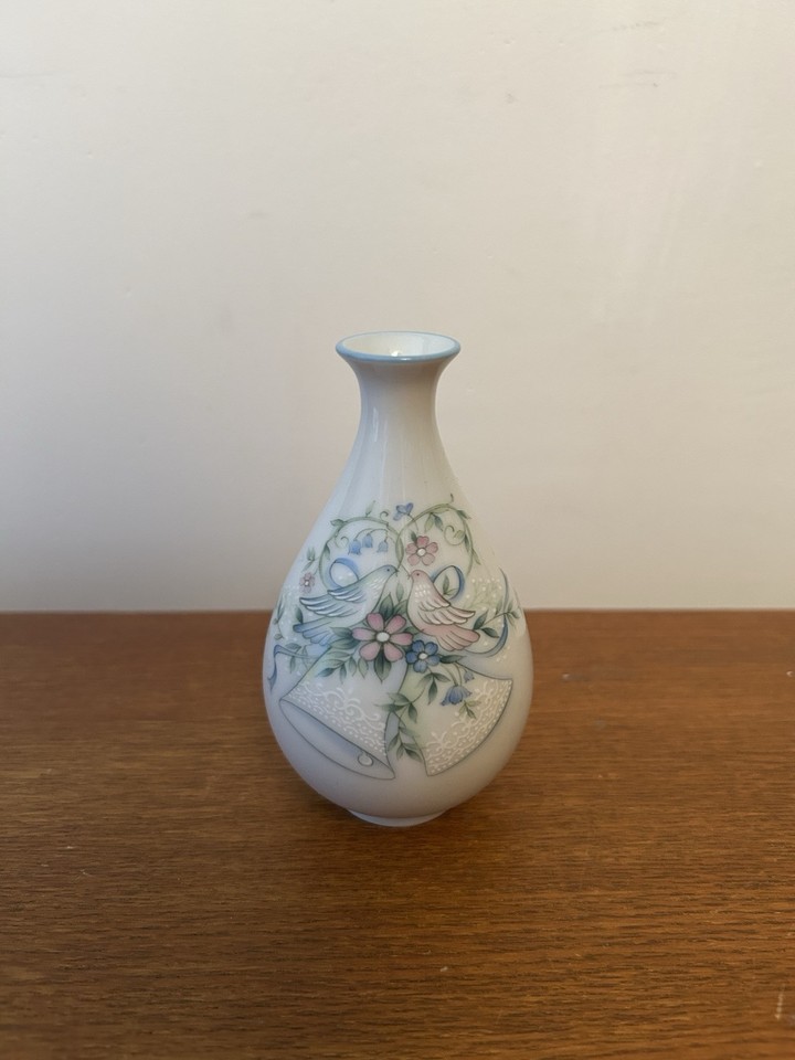 DOVES & FLORAL Bud Vase Miniature Wedding or Anniversary JAPAN Love ...