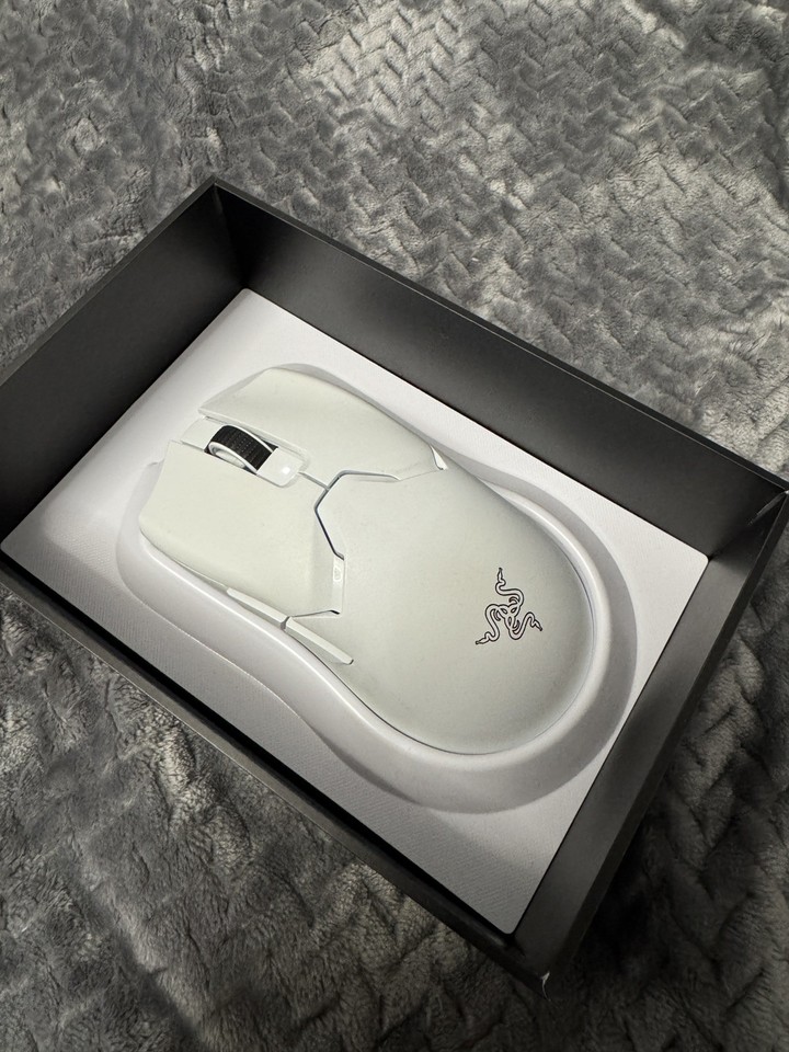 Razer Viper V2 Pro Wireless Optical Gaming Mouse - White 840272901526 ...