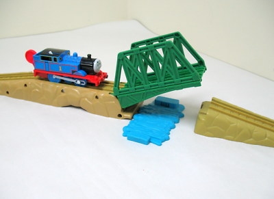 Thomas, Trackmaster, LIFT BRIDGE, 2010 MATTEL, EUC | eBay