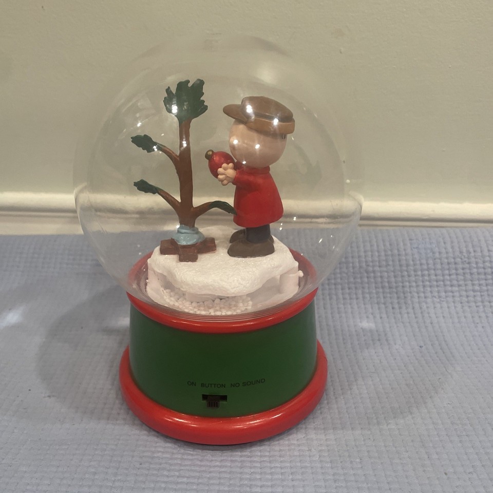 Charlie Brown OH Christmas Tree Snowglobe Battery Tested Great ...