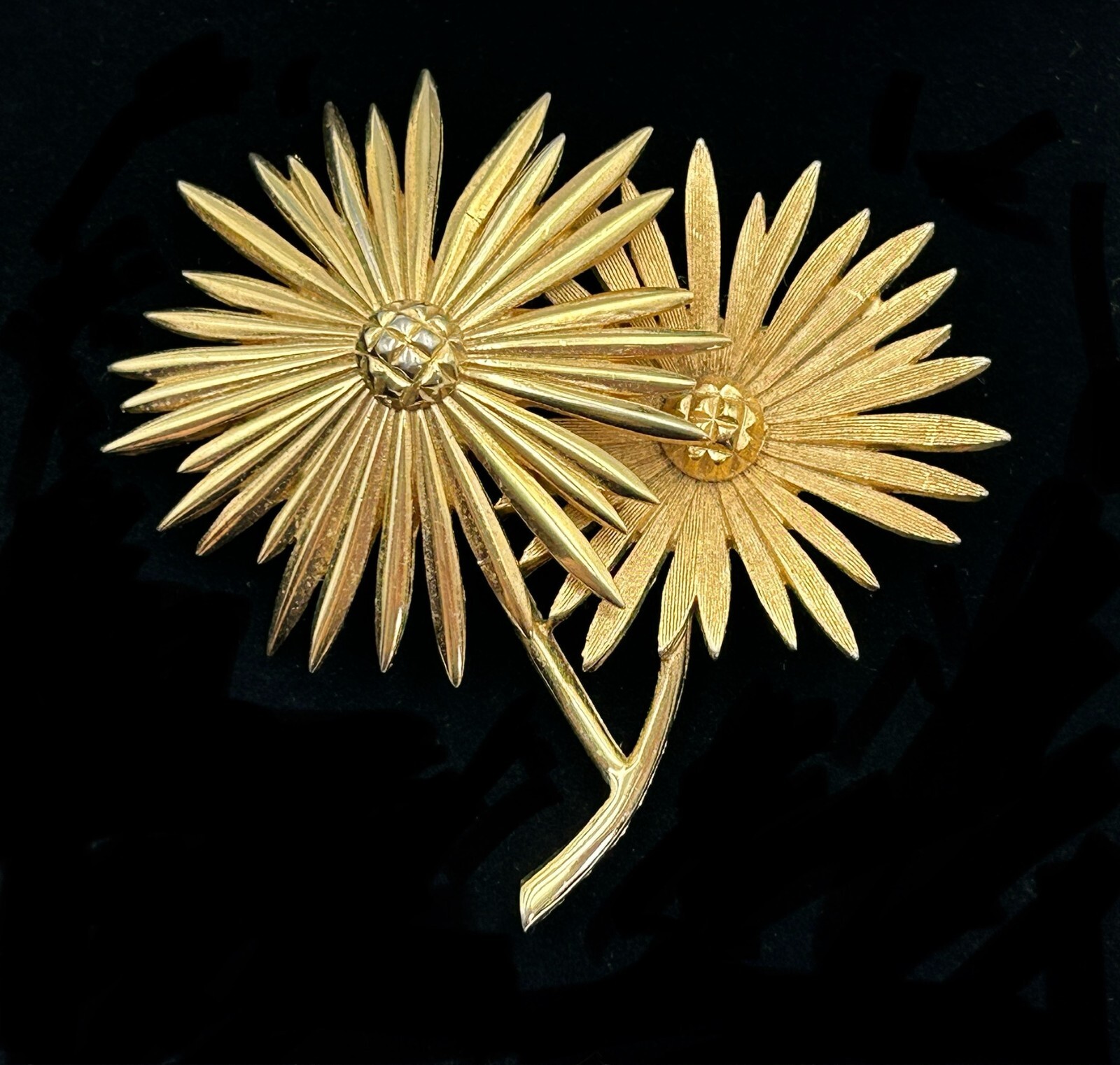 Crown Trifari RARE DOUBLE FLOWER Brushed Gold Daisy B… - Gem