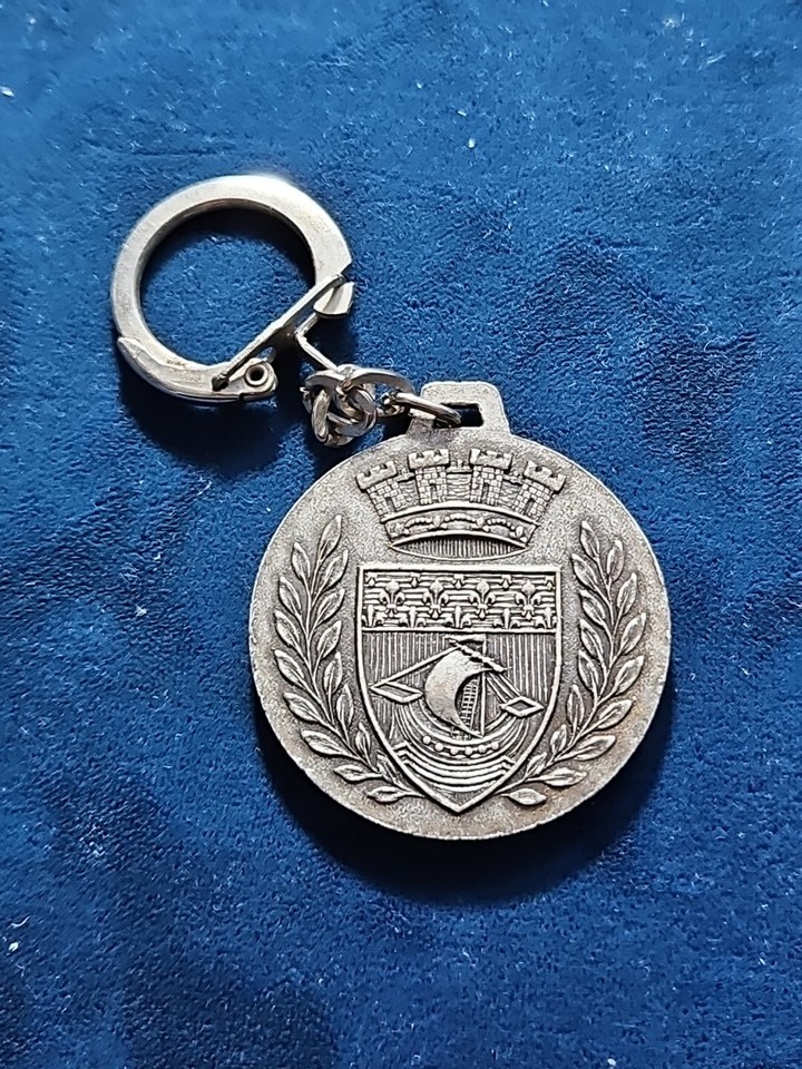 EIFFEL TOWER Souvenir De Paris Collectible Key Ring Key Chain (MT.#8039 ...