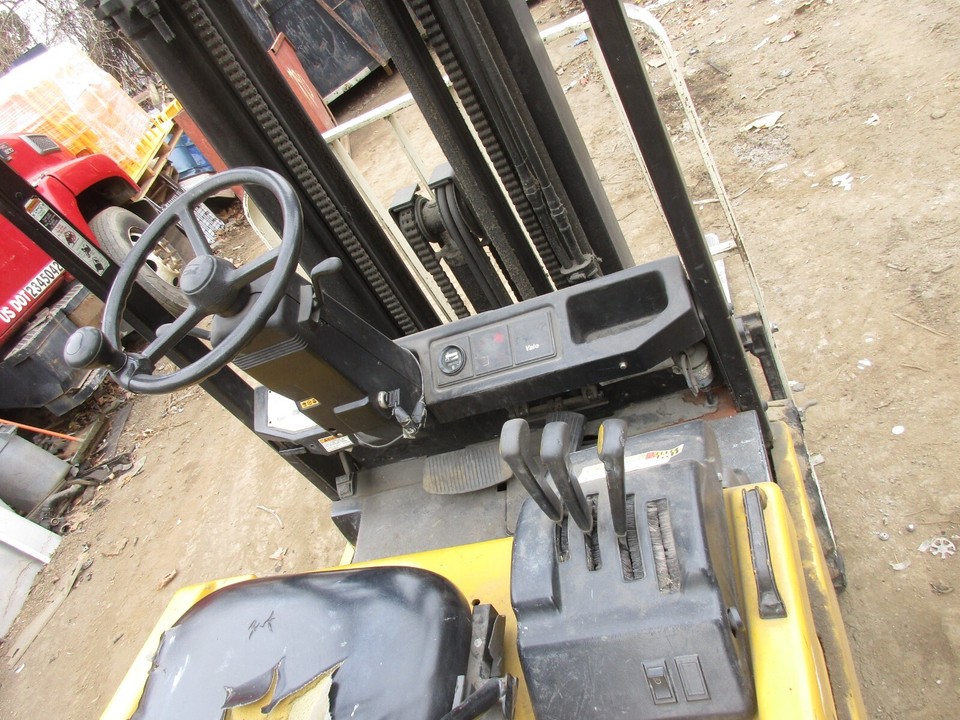 2010 Yale ERP040 4000 LB Capacity Electric Battery Forklift Only 822 ...