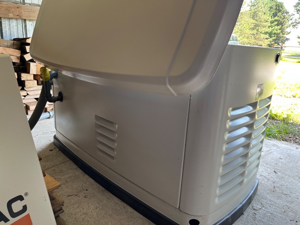 PICKUP ONLY. Generac Guardian Generator 22KW + 200A SE T/SW AL + GenPad ...