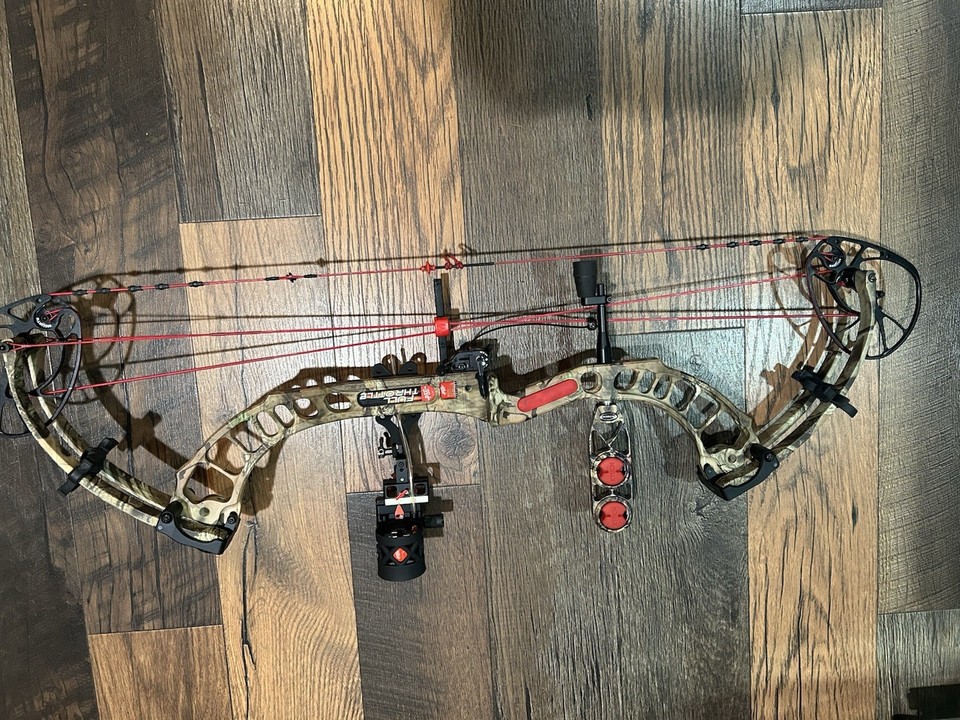 PSE Full Throttle Compound Bow ,Pro Series 70 Lbs Arrows and Case for ...