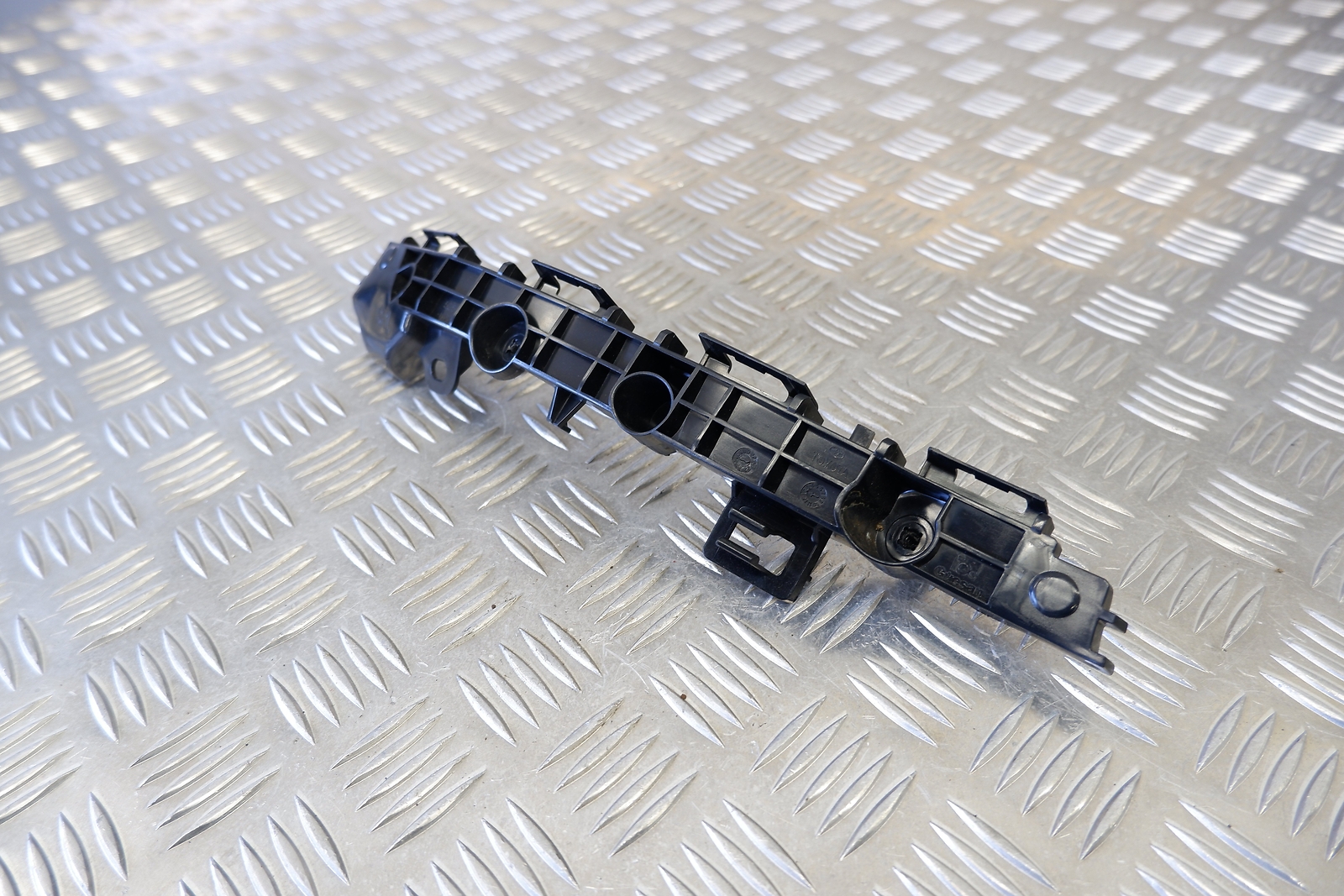 TOYOTA YARIS 2021 REAR BUMPER LEFT SIDE BRACKET 52576-K0020 | eBay UK