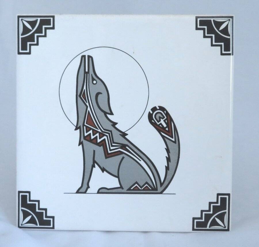 Coyote Hurlant Tribal Figurine De Loup Hurlant Ultra Réaliste | Terre