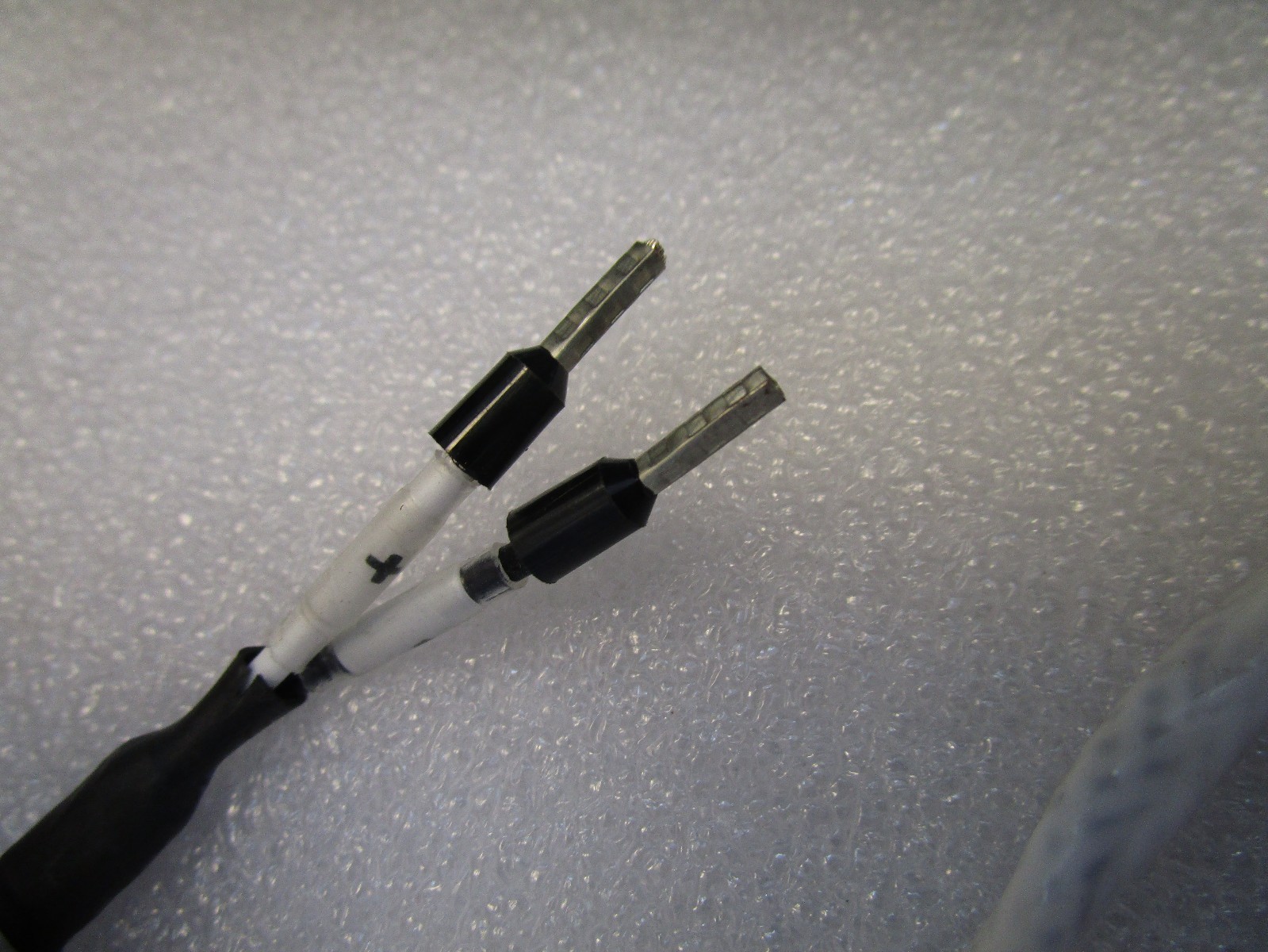 Three Amphenol circular MIL Spec 6-pin connectors 62IN-16F-10-6S See ...